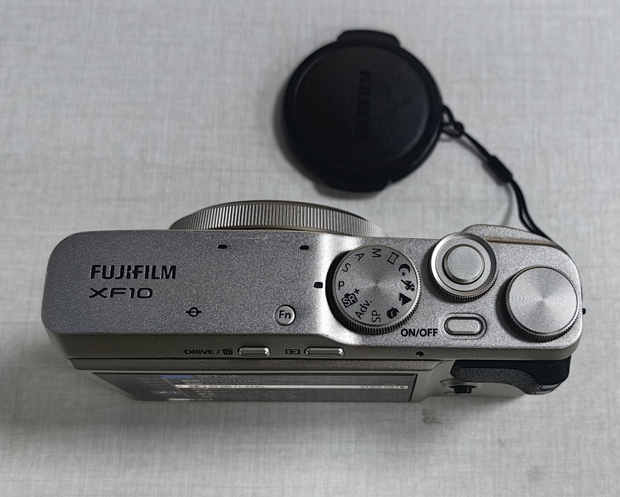 Fujifilm Fuji XF10 24.2 MP Compact Digital Camera Champagne Gold -95% ...