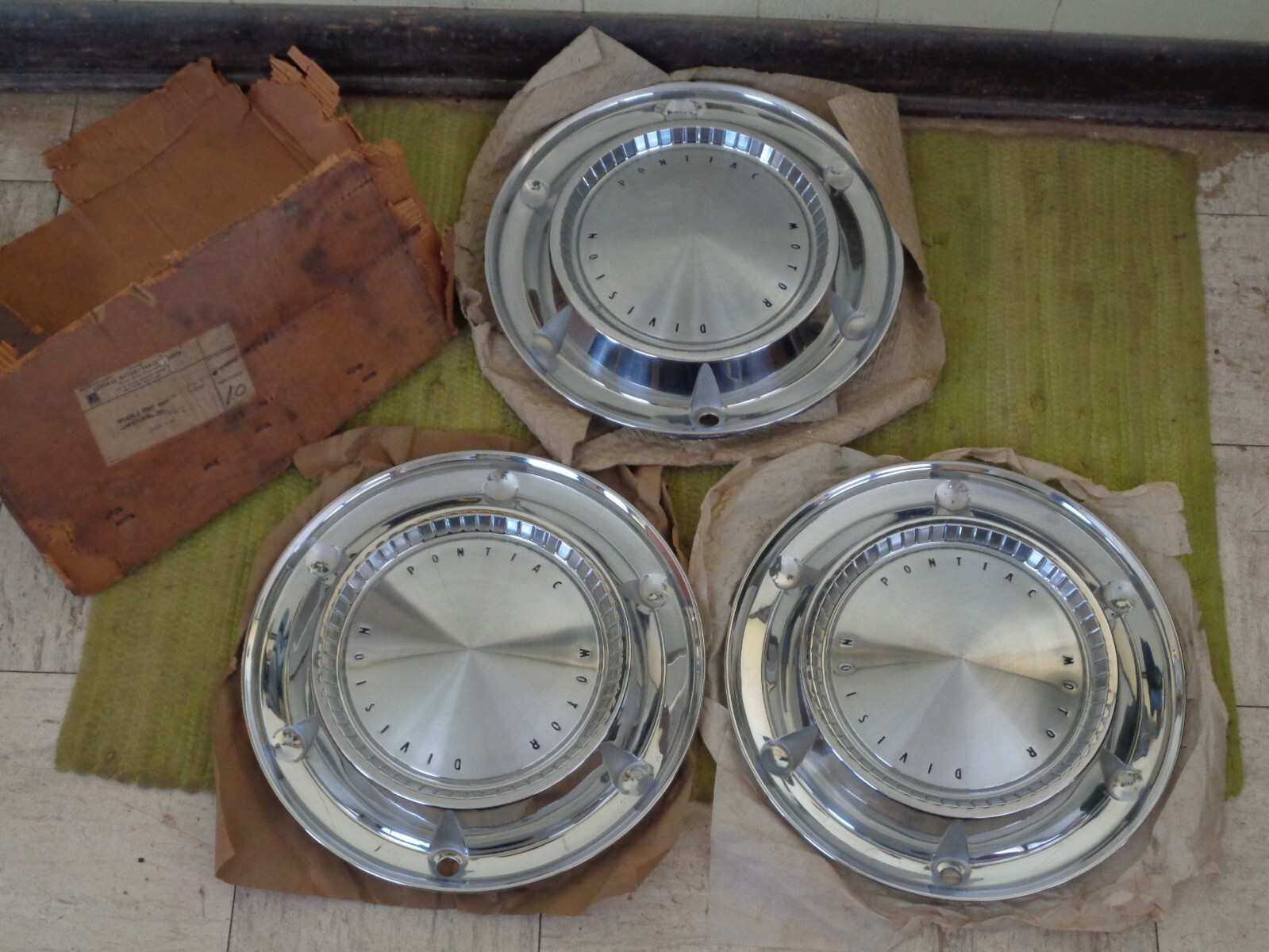 NOS 1961 Pontiac Hub Caps 14" Set of 3 Wheel Covers 61 Hubcaps | eBay