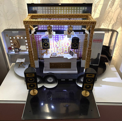 Rainbow High - Bus de Tournée Mondiale & Scène Rainbow Vision - TBE | eBay