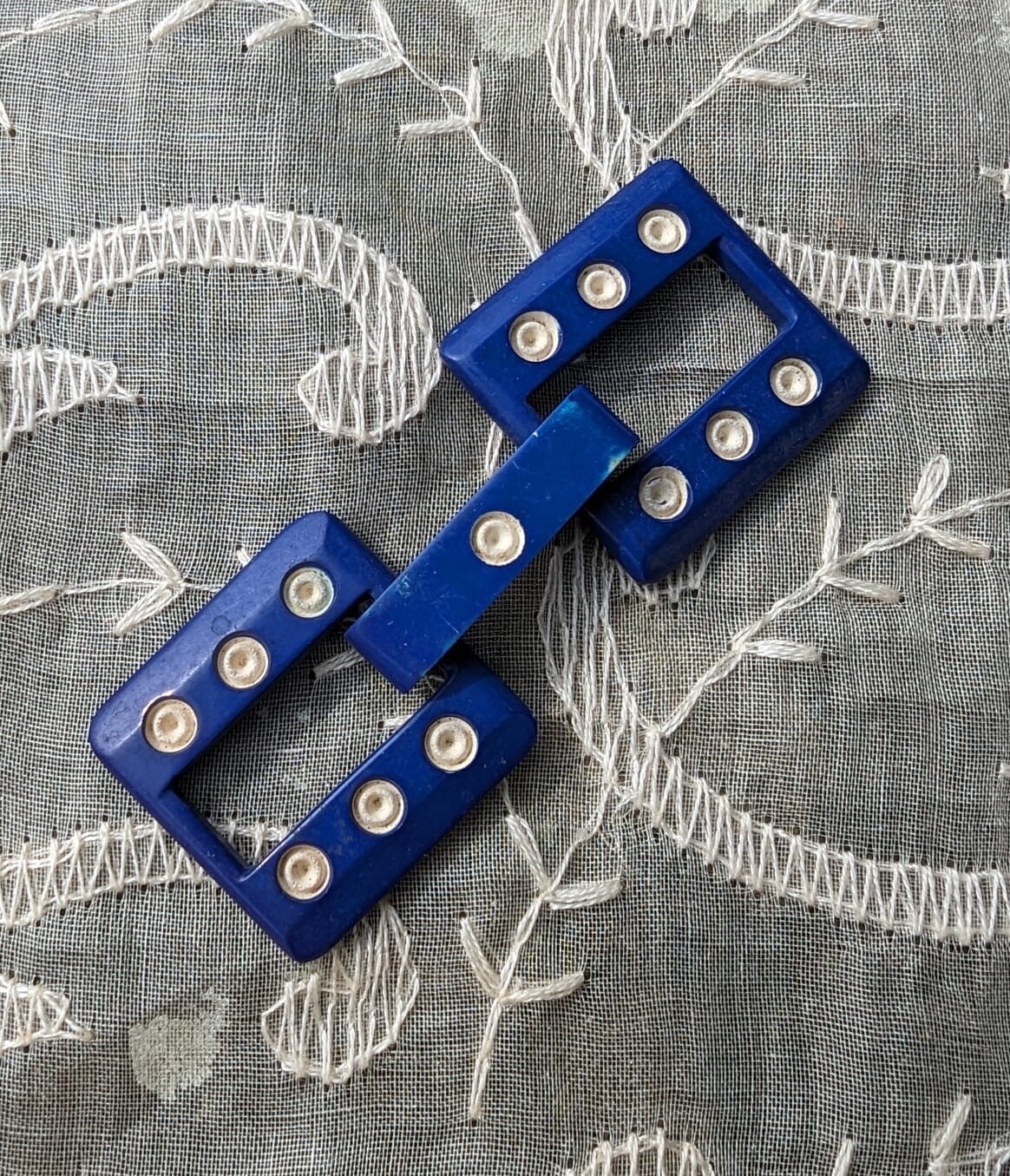 ANTIQUE 1930’S BLUE & WHITE BELT BUCKLE FOR DRESS - Gem