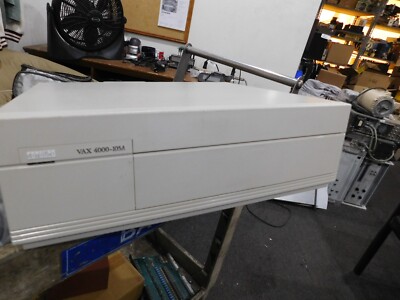 Digital Equipment (DEC) VAX-4000-105. 48DBM-B9-A01 Micro Computer ...