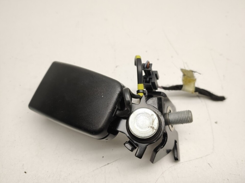 MERCEDES BENZ C-CLASS W205 2014 REAR SEAT BELT FASTENER LEFT SIDE ...