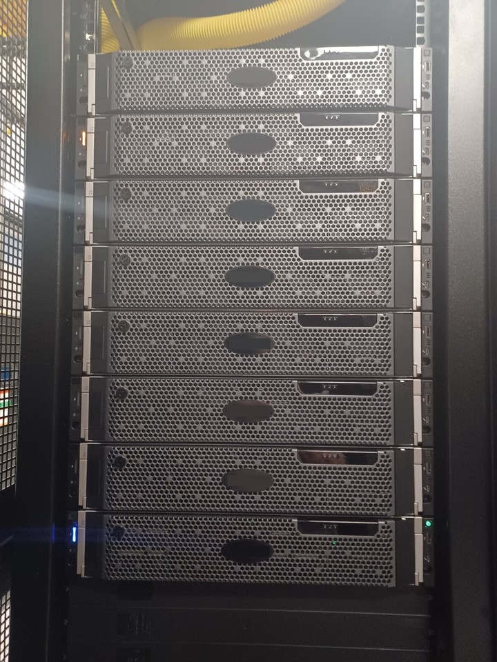 Dell PowerEdge R740xd2 Storage Server 24x LFF Slots. 144GB Mem. Perfect ...