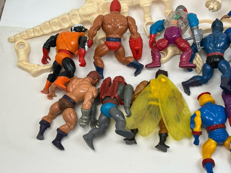 Vintage MOTU Masters Of The Universe 12 Figures & Battle Bones Carrier ...