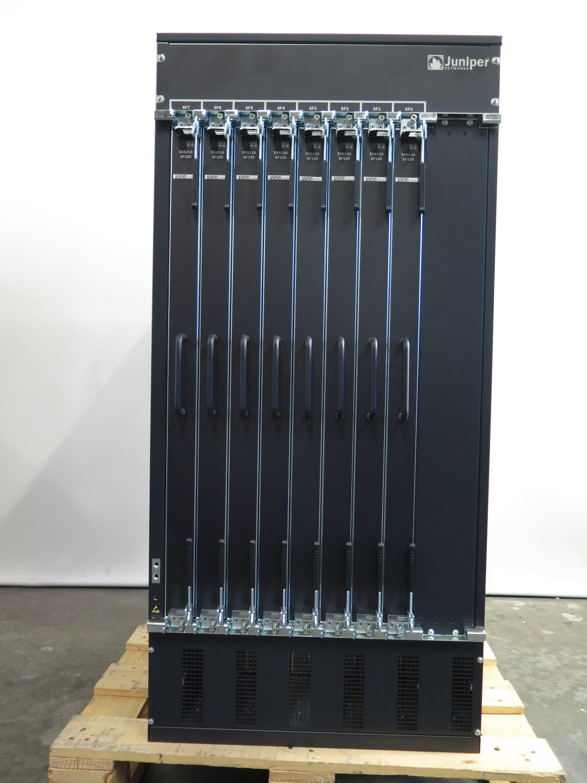 Juniper EX8216 Redundant AC Fabric Switch, EX8200-8XS EX8200-48T EX8200 ...