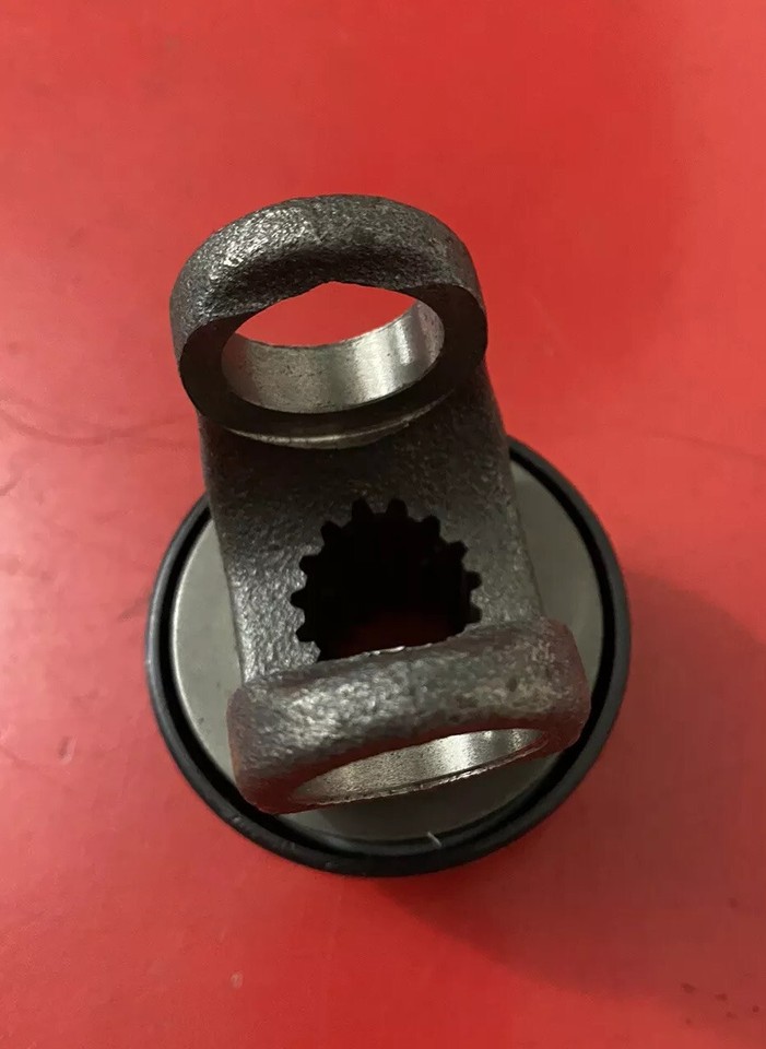 John Deere Quick Connect Yoke & U Joint M131889 AE793E 425 445 455 ...
