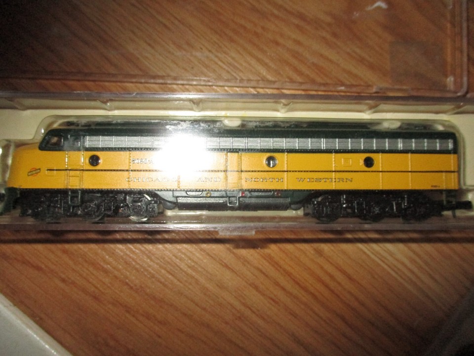 LIFE LIKE N SCALE Chicago And North Western locomotive #7162 E8 LOCO ...