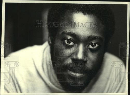 1977 Press Photo Playwright Charles Fuller poses in his home in New ...