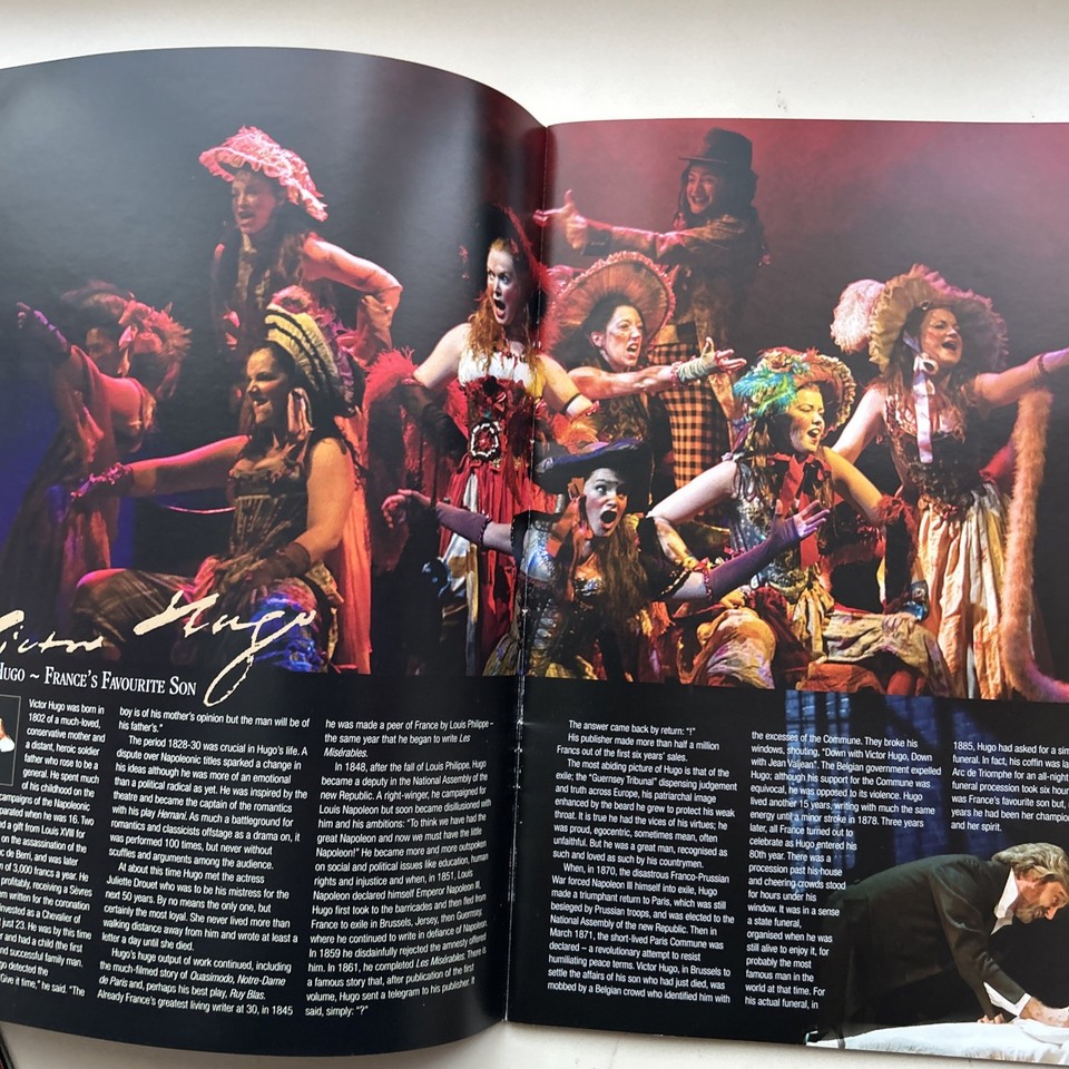 LES MISERABLES The Musical Large Theatre Programme / Brochure November ...