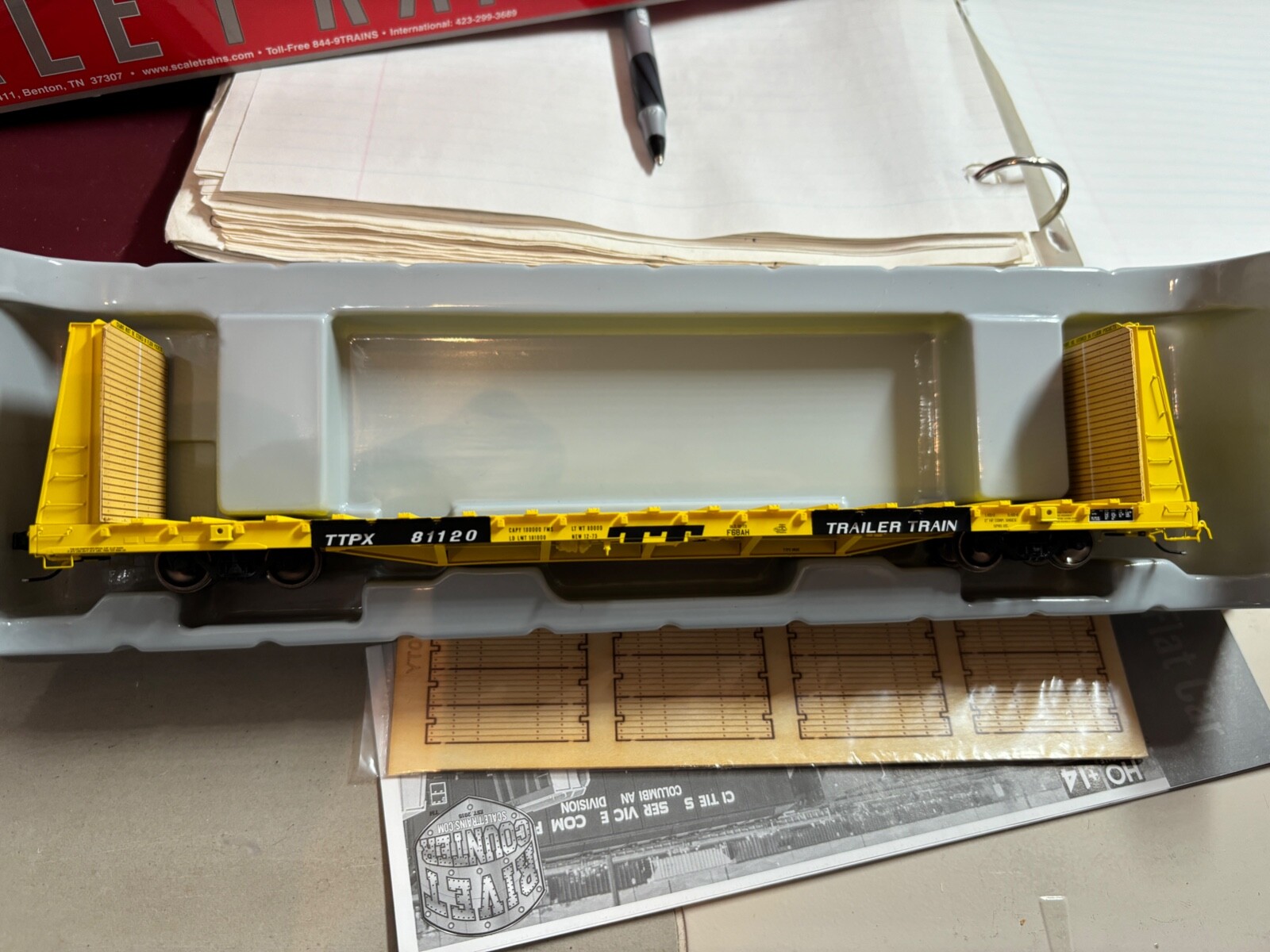 ScaleTrains HO BSC F68AH Bulkhead flat car w/o deck risers Trailer ...
