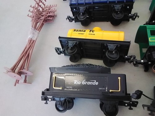 Eztec Scientific Toys New Bright locomotive Train CarLot G Scale 9 Lot ...