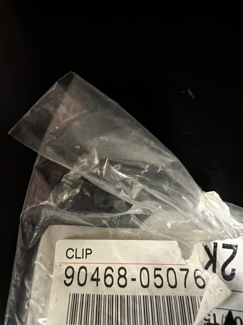 TOYOTA 9046805076 Genuine OEM Wndshld PLR Trim Clip for sale online | eBay