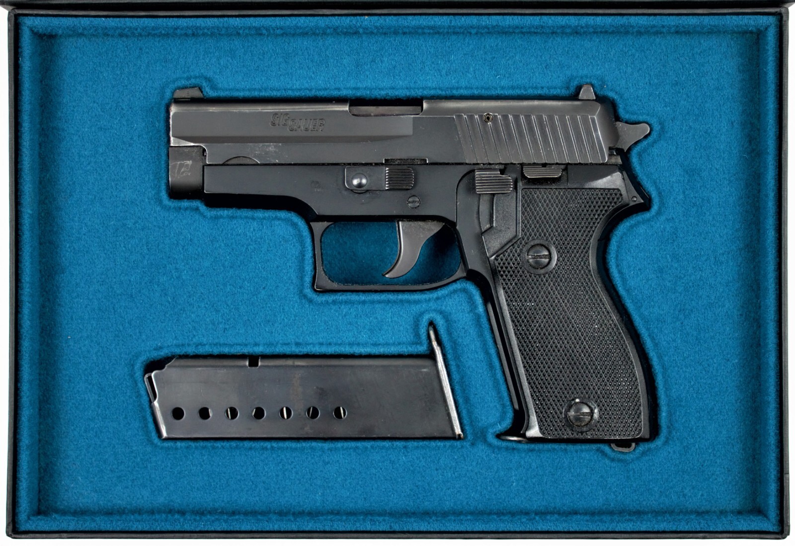 PISTOL PRESENTATION CUSTOM DISPLAY CASE BOX for SIG SAUER P225 cal. 9mm ...