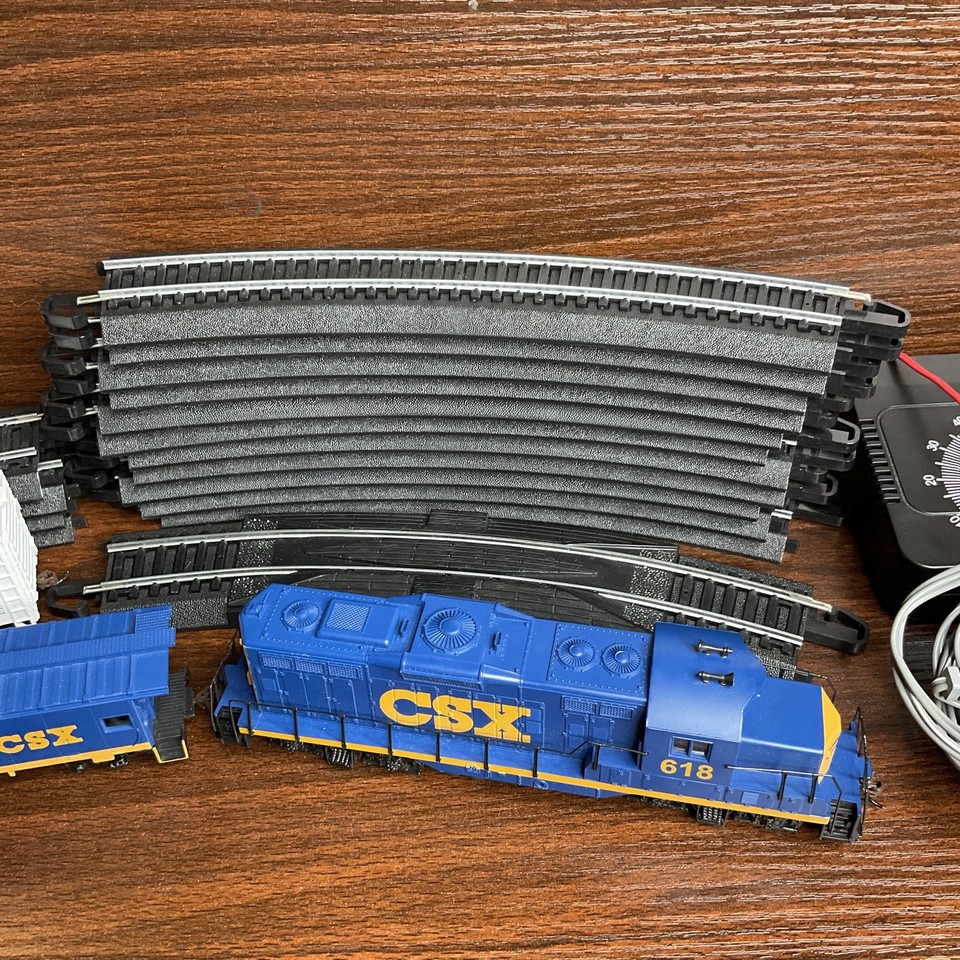 HO-Scale Model Train Lot of 4 walthers trains, train tracks and power ...