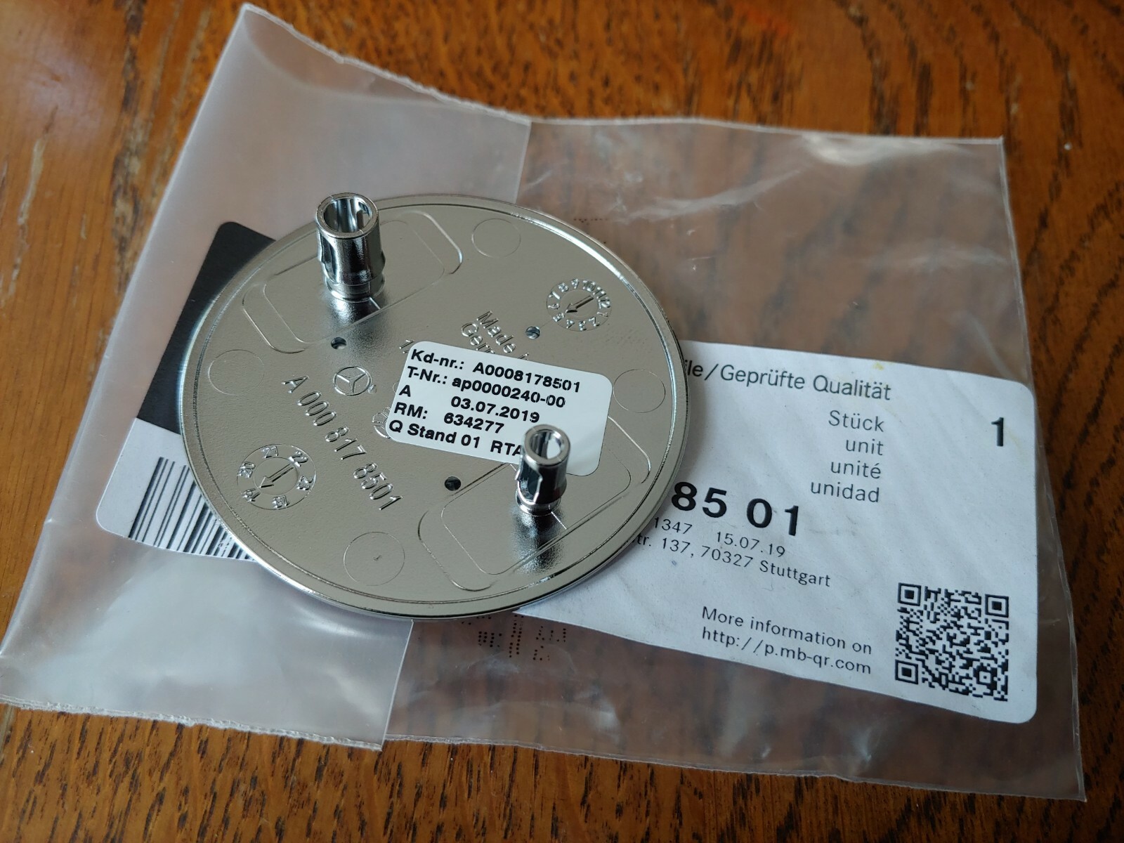 Genuine MERCEDES BENZ Badge Emblem Logo A0008178501 Front Black for ...