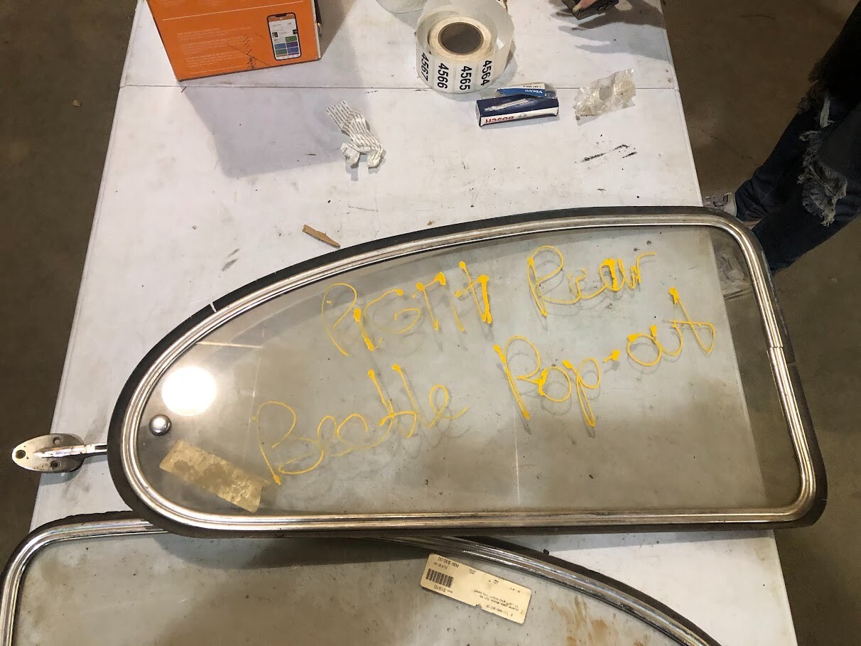 VW BEETLE 65-77 Right Rear Beetle Pop-Out Window WITH REAR LATCH ...