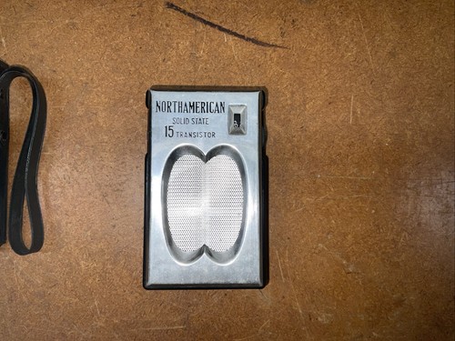 Vintage retro silver North American solid state 15 transistor radio ...