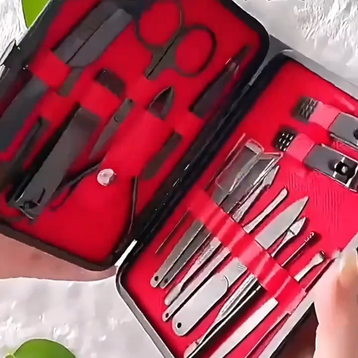 Unisex Razor-Sharp 24pcs Professional Nail Clippers Kit, Black Finish ...