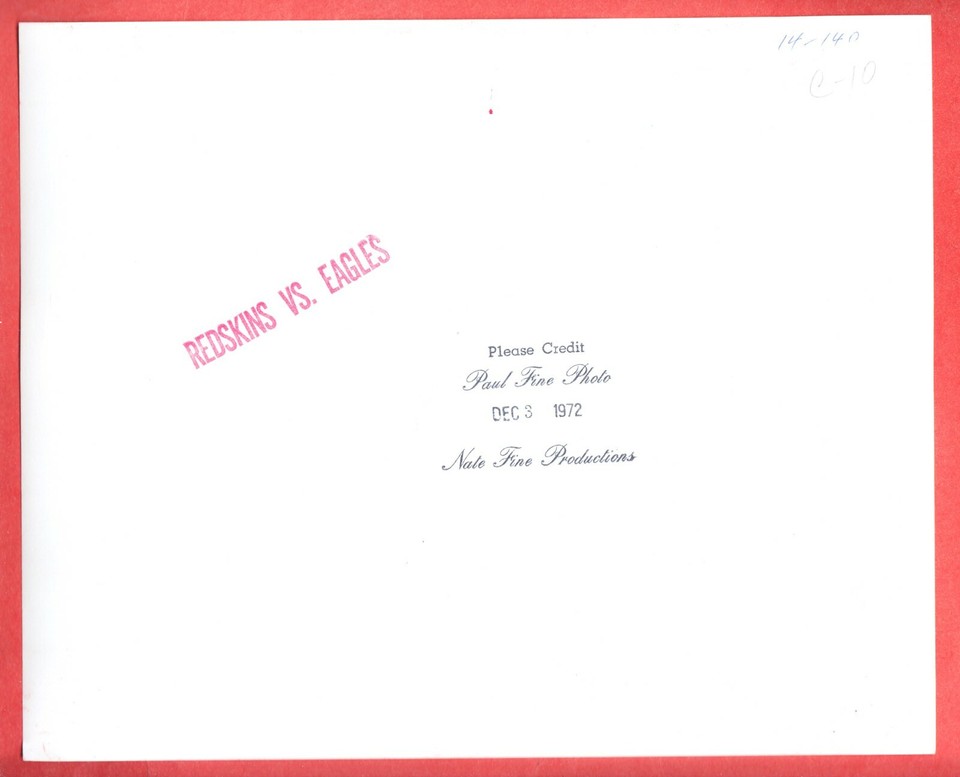 1972 REDSKINS 8 X 10 GLOSSY SAM WYCHE HANDS TO BOB BRUNET VS EAGLES | eBay