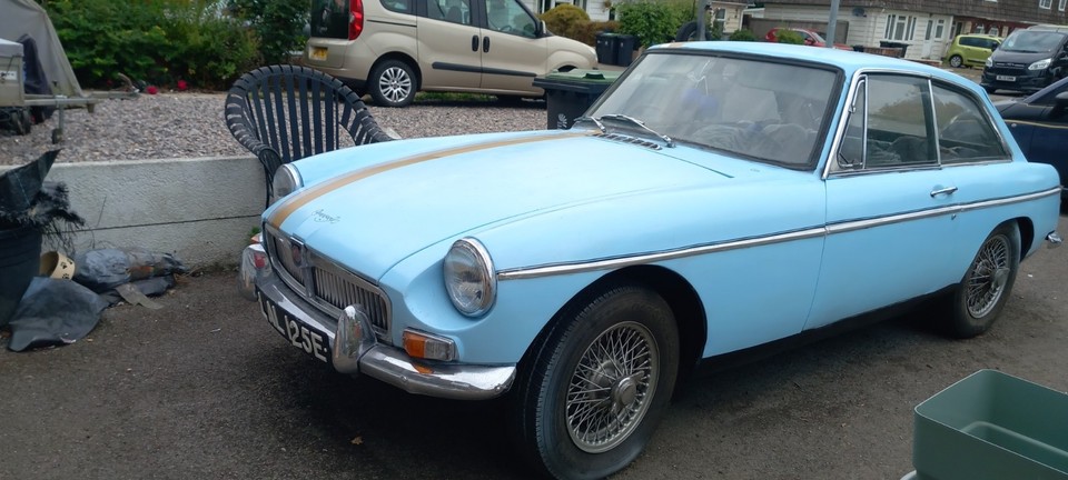 1967 MGBGT GT 1.8 BLUE WIRE WHEELS CHROME BUMPERS. RED INSIDRE STUNNING ...