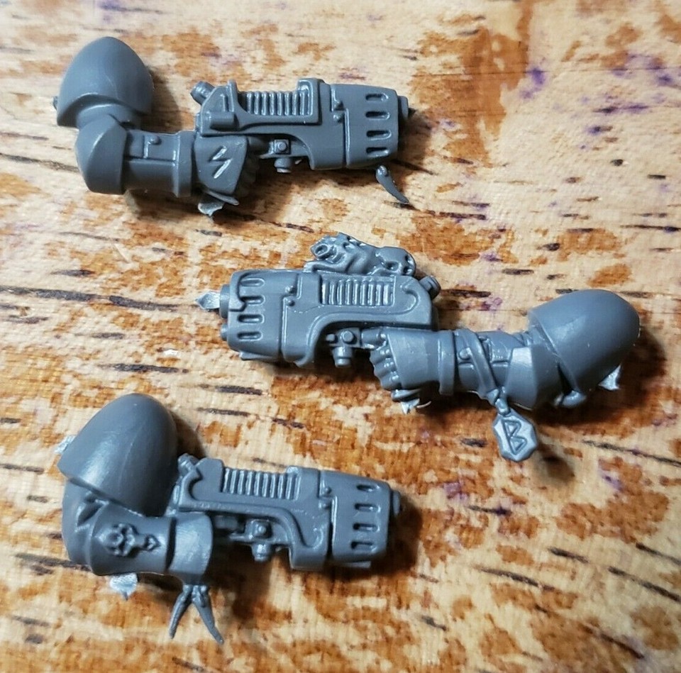 40k Space Wolves Bits Wolf Pack Blood Claws Engraved Plasma Pistols x3 ...