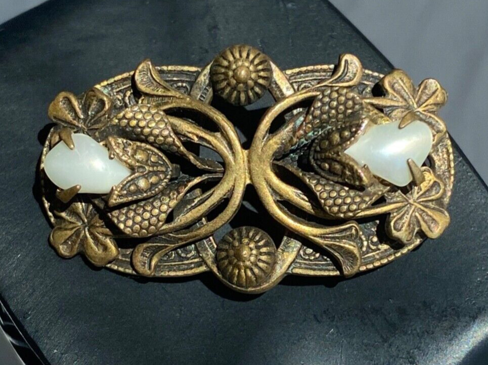 Antique Oval Brooch Baroque "Baby Teeth" Pearl Brooch… - Gem
