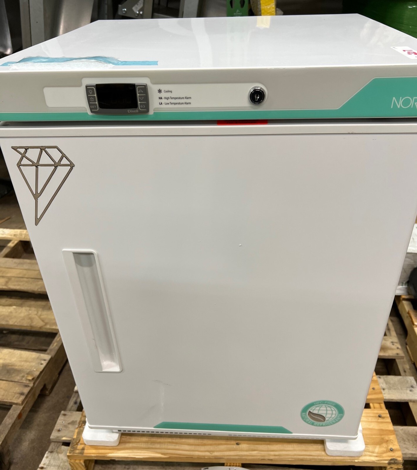 NORLAKE SCIENTIFIC PF051WWWADA/0M LAB FREEZER, UNDERCOUNTER, 4.2 CU. FT ...