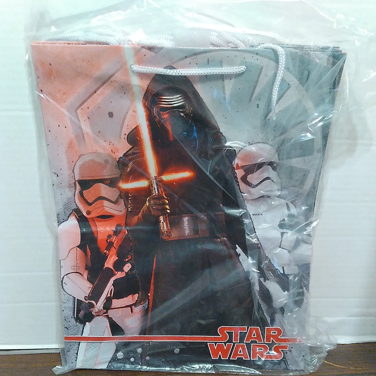 4 Hallmark Star Wars Opposing forces CP30 R2D2 Kylo Ren Gift Bags 13 ...