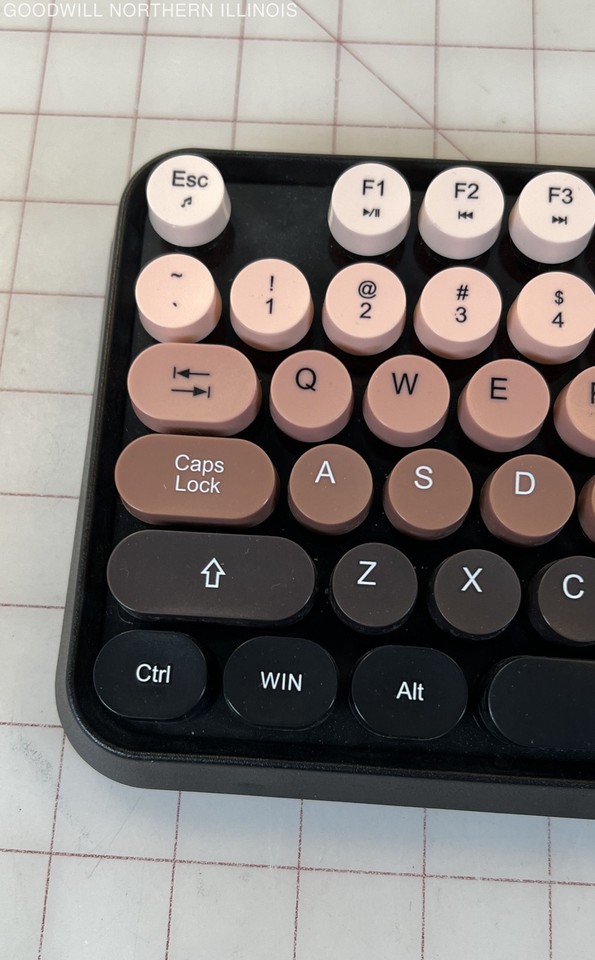 104 Round Keys Computer Keyboard - Untested | eBay