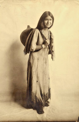 Photo of Kee-yah'-ta-di aka Loti aka Lotta Atsye. Laguna Pueblo, New ...