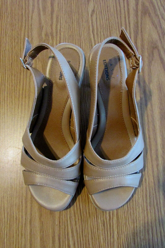 Basic Editions Beige Back Buckle Shoes Size 7W Womens 2.5" Heels EUC!!! | eBay