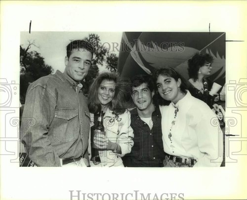 1991 Press Photo Todd Finney, Beth Moll and guests at Cattle Barron's ...