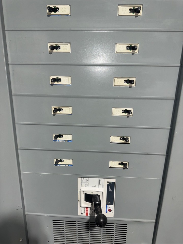 Eaton 1200A POW-R-LINE SwitchBoard 3R 480/277V 3P 4W Panel Switchgear ...