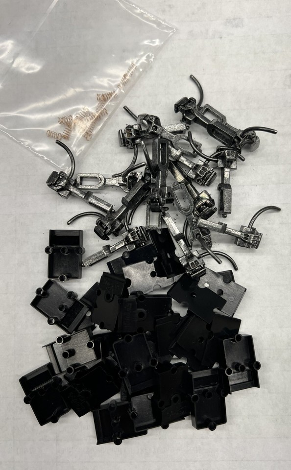 Kadee Type E Medium Centerset #745 Couplers. Sale is for 8 Pair of ...