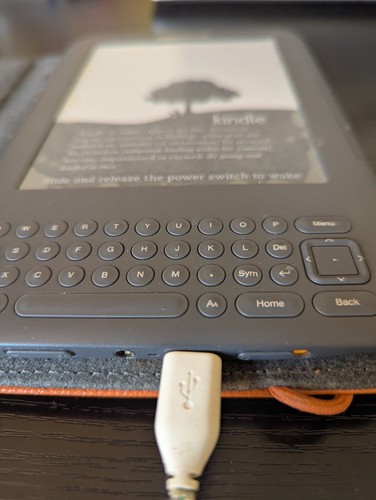 Amazon Kindle Keyboard D00901 3rd Generation (won't switch on) | eBay