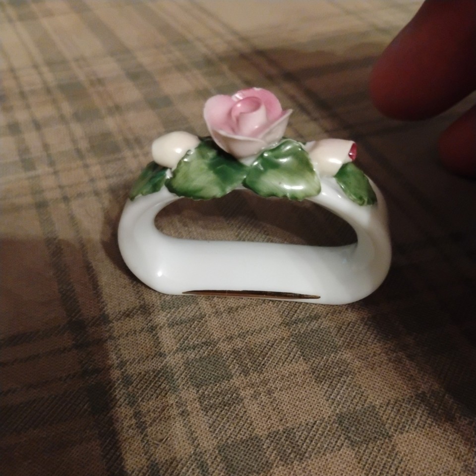 Vintage Porcelain napkin rings (4) ~ 3D Raised flowers Alboth & Kaiser ...