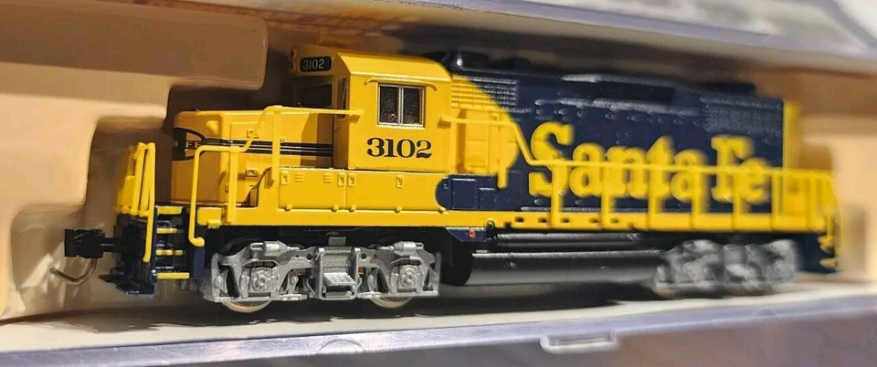 Life-Like N Scale GP-20 Locomotive AT&SF #3102 | eBay