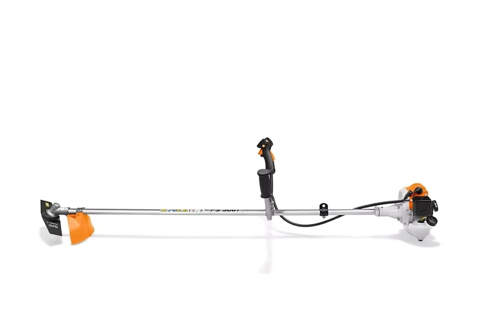 STIHL FS 3001 PETROL BRUSHCUTTER: EFFICIENT MOWING of LARGER GREEN ...