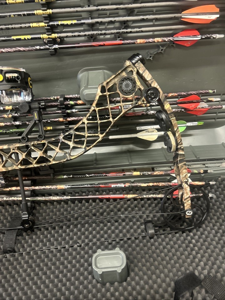 Mathews Heli-m RH Compound Bow With Case & Arrows | eBay