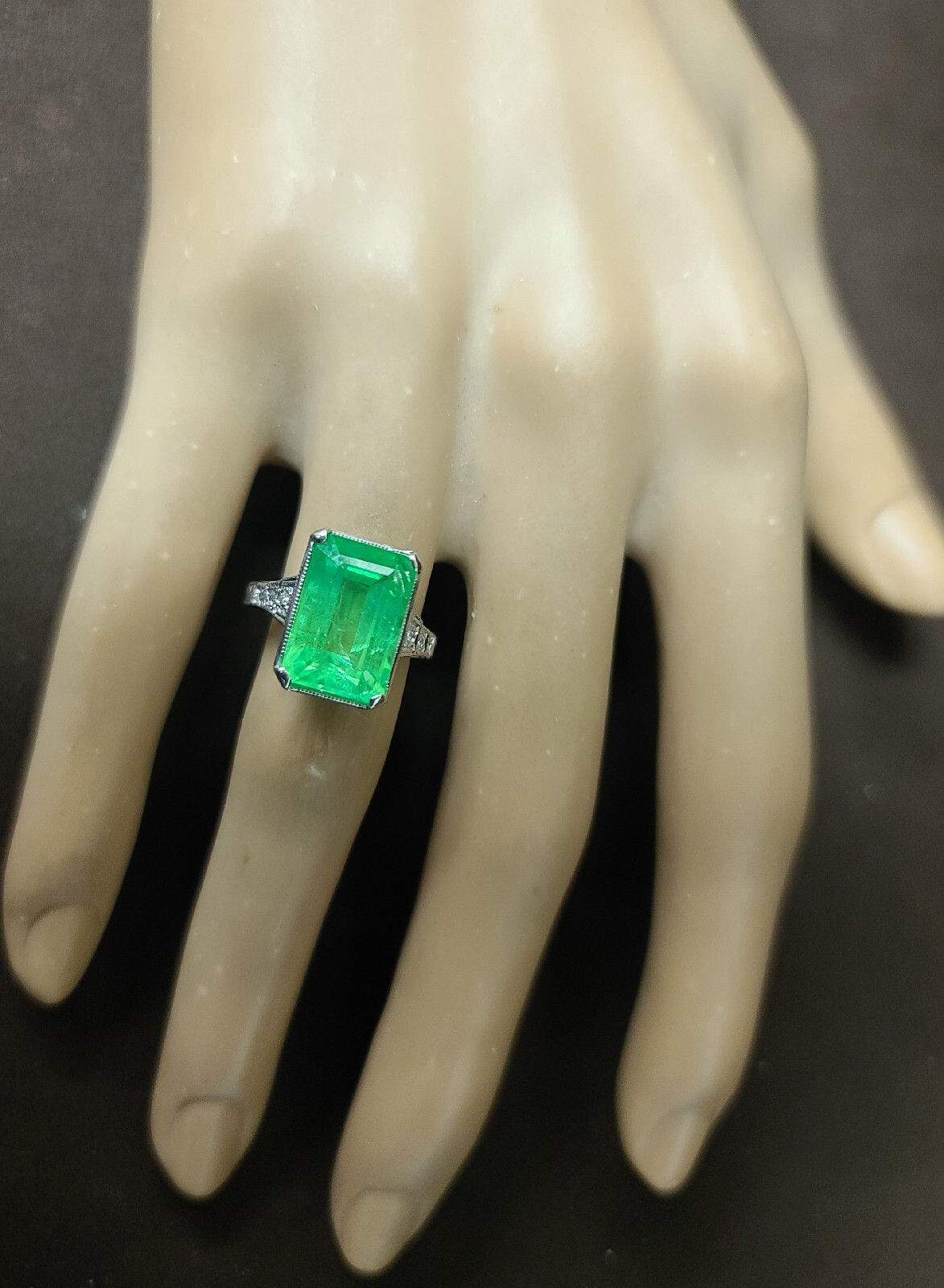 Vintage Platinum Engagement Ring 8.25CT. Natural Green Mint Emerald ...