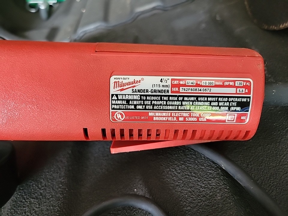 Milwaukee 6140 4 1/2" angle grinder & Dewalt D28402 Grinder Tested ...