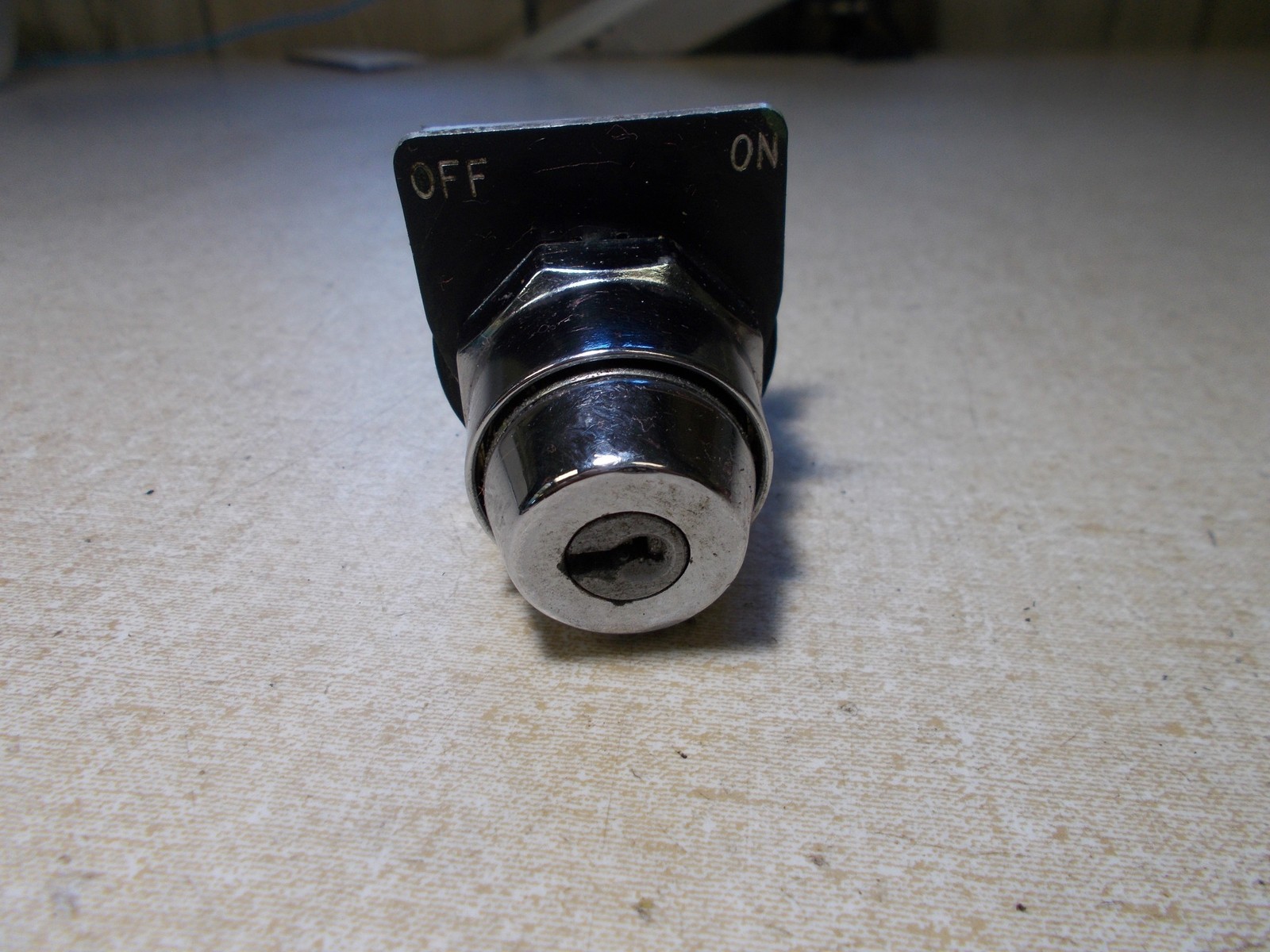 Square D 65097-049-01 Keyed Selector Switch, NO KEY *FREE SHIPPING* | eBay