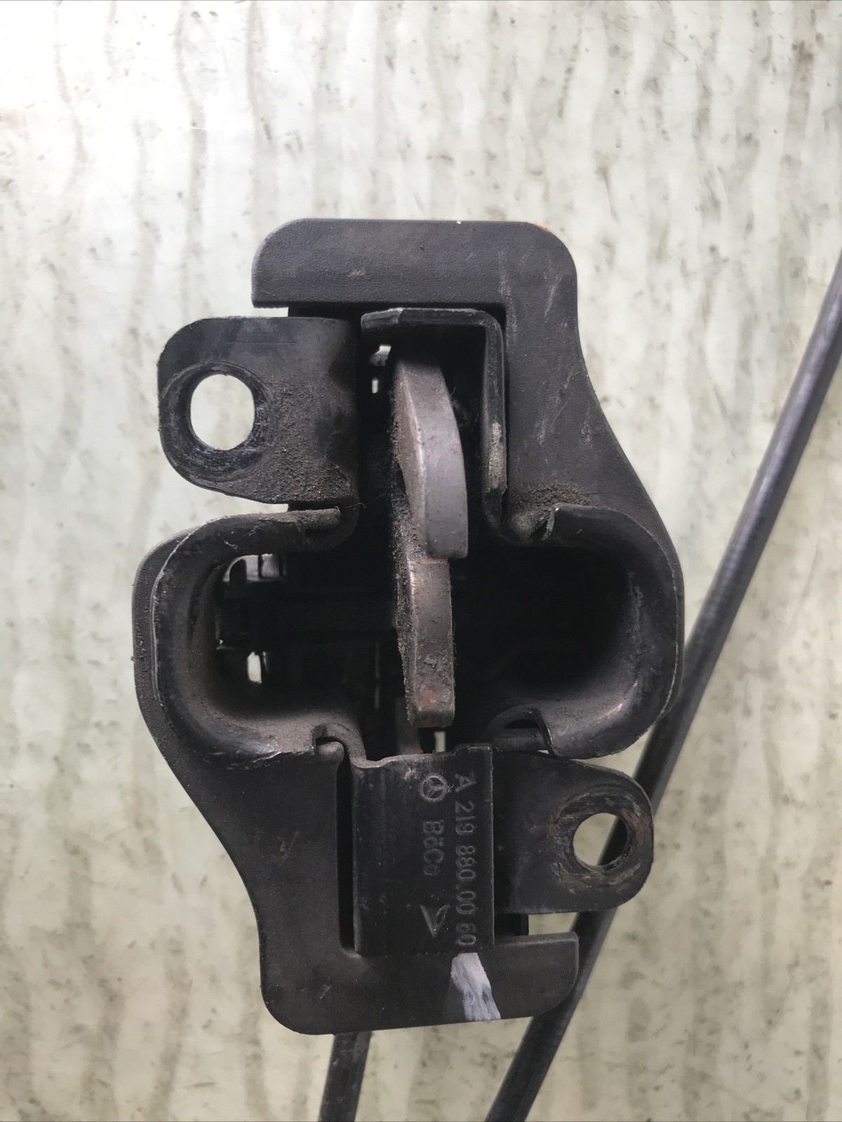 MERCEDES E/C CLASS 2004-10 M2361231 2198800060 BONNET HOOD LOCK CATCH ...