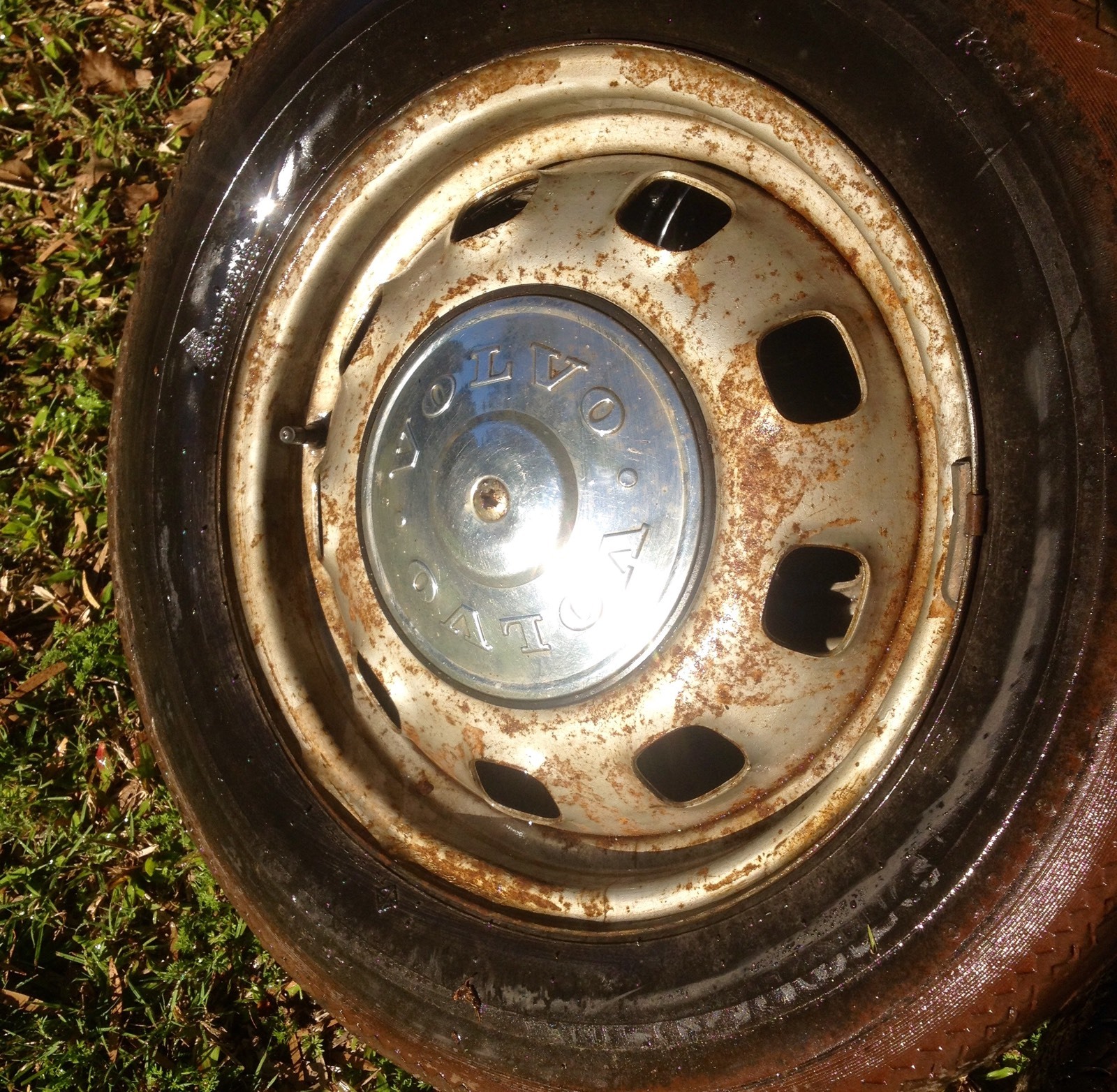 [sold] [ebay] Volvo 144 Wheel Rims and Centre Caps - Oz Volvo