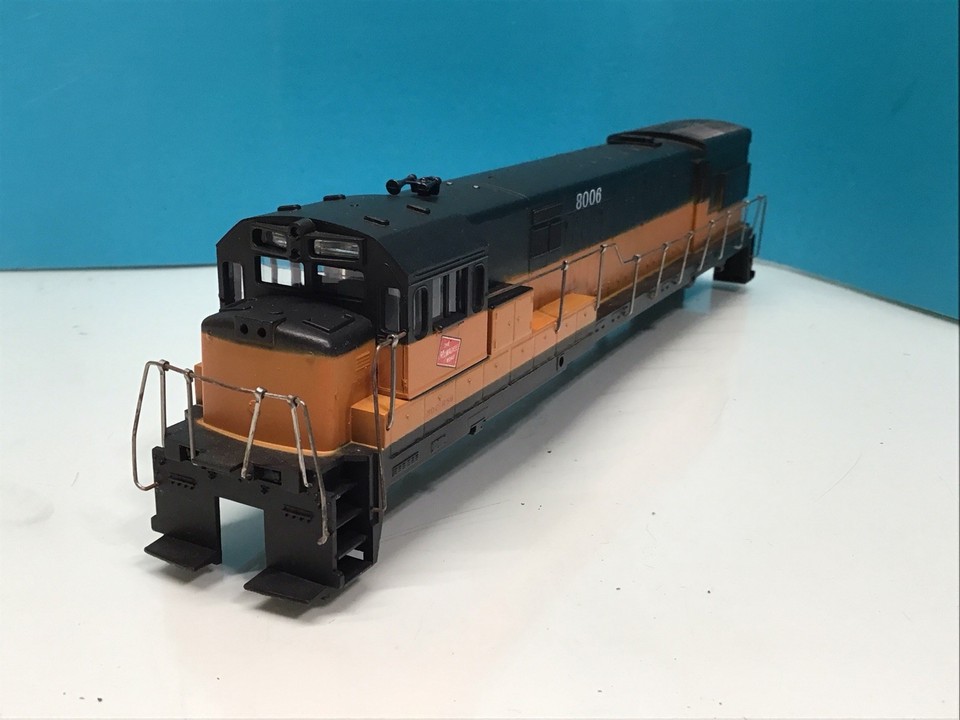 ATHEARN HO SCALE U28C LOCOMOTIVE SHELL WITH METAL HANDRAILS MILWAUKEE ...