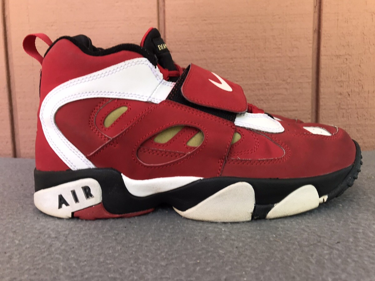 EUC Nike Air Diamond Turf 2 II Red Black US 7Y Prime Time EUC Nike Air Diamond Turf 2 II Red Black US 7Y Prime Time