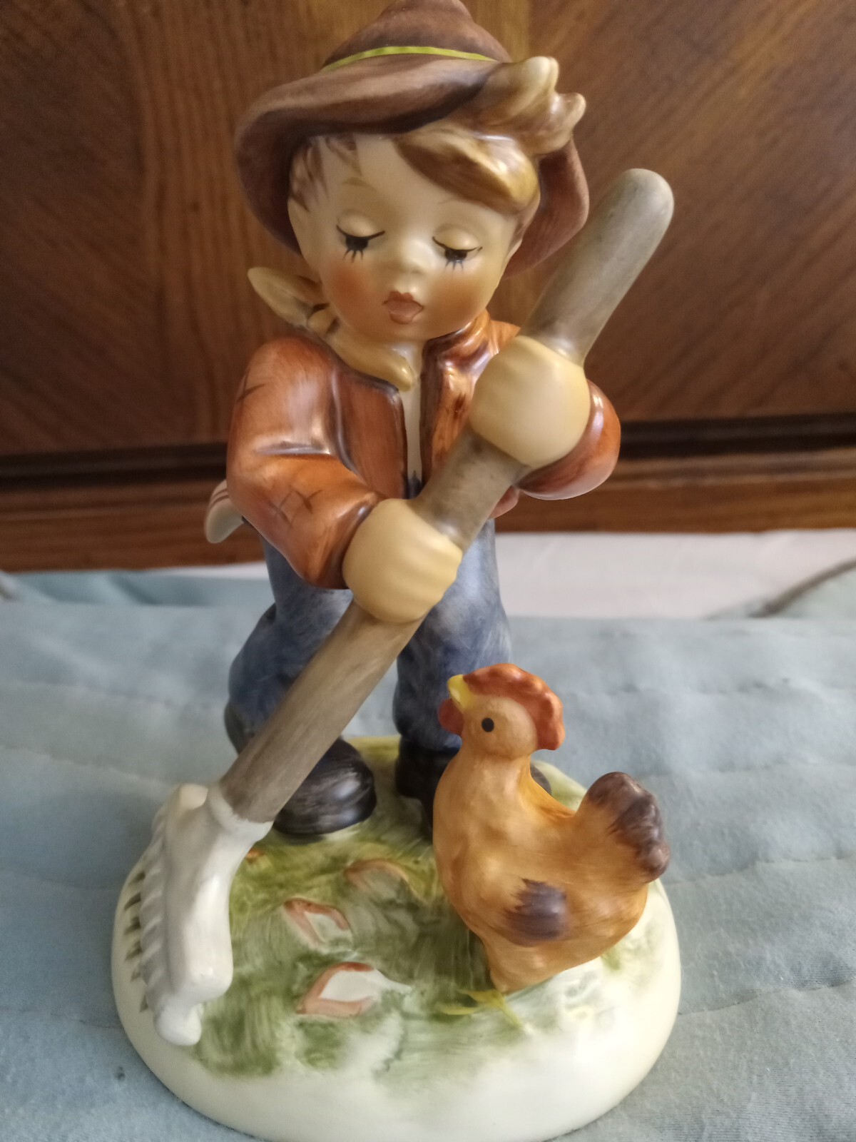 HUMMEL/GOEBEL LITTLE FARM HAND FIGURINE #2085 1999 TMK8 LIMITED EDITION ...