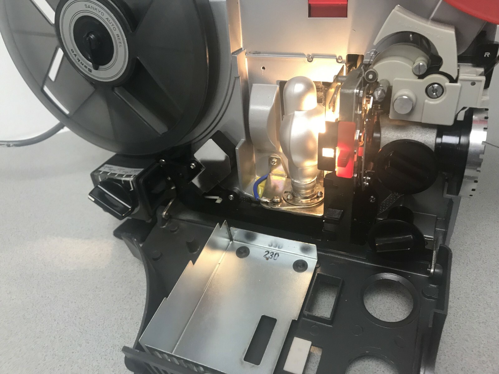 Sankyo Dualux 1000 SUPER 8 8MM VARIABLE SPEED CINE PROJECTOR Fully ...