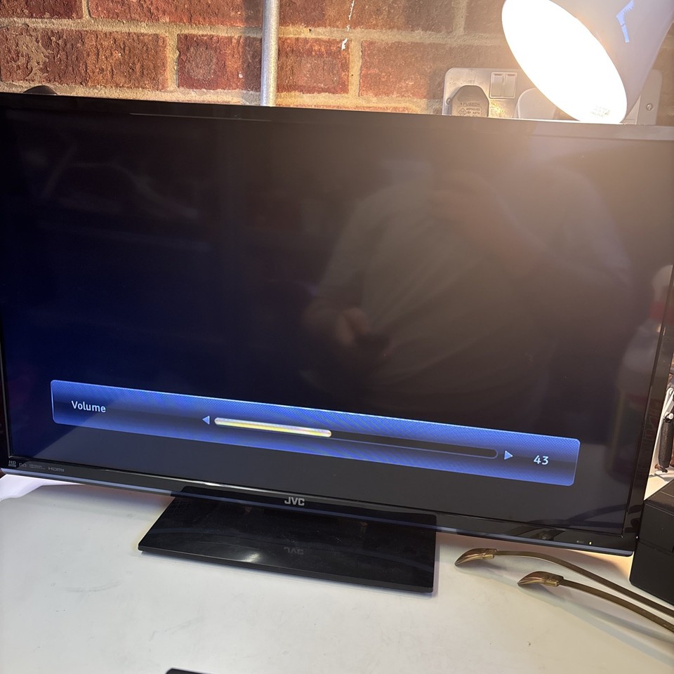 29" LED HD TV JVC Model LT 29DG43J Freeview + Stand and Remote ...