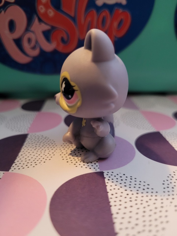 Littlest Pet Shop LPS 597 Raccoon Lavender Purple Yellow Pink Eyes ...